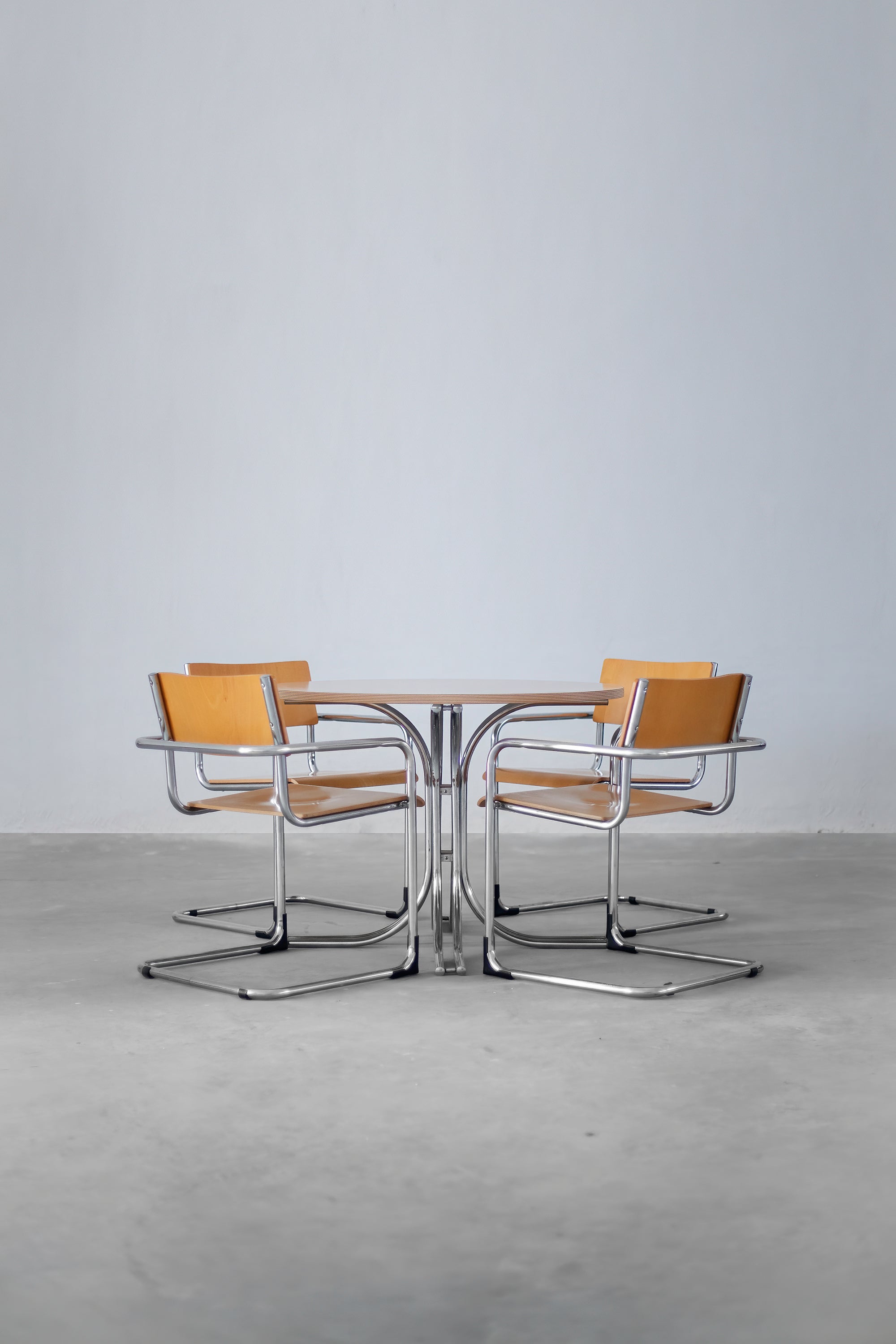 Italian Plurima dining set - 4 cantilever chairs and table – Modermø